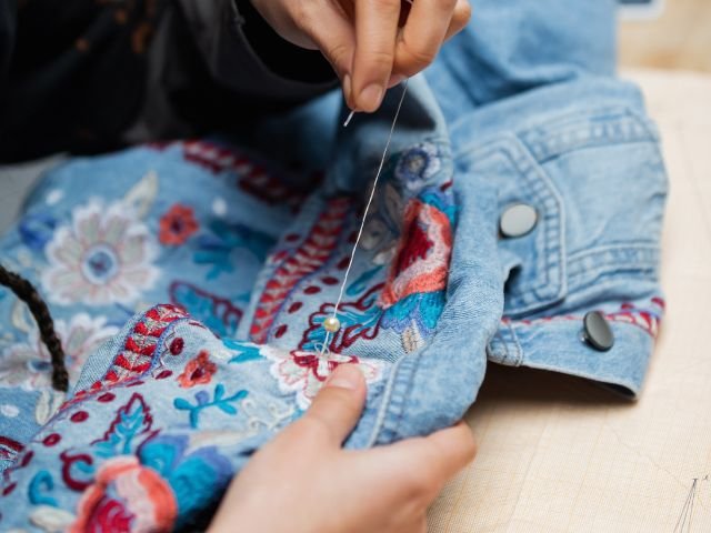 4 Benefits of Wearing Custom Embroidered Clothing